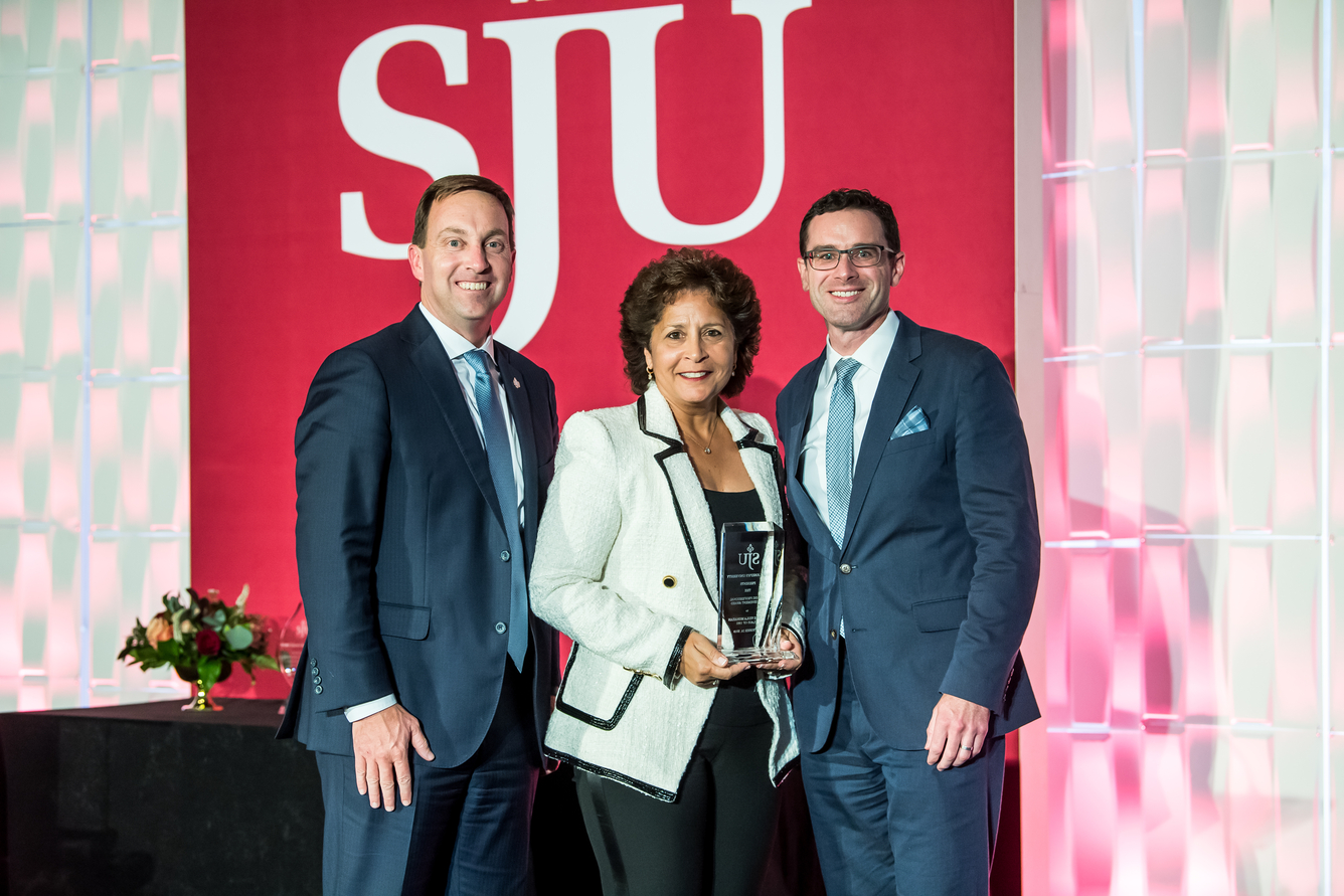 SJU Alumni Association - PHOTOS: Leadership Awards Dinner