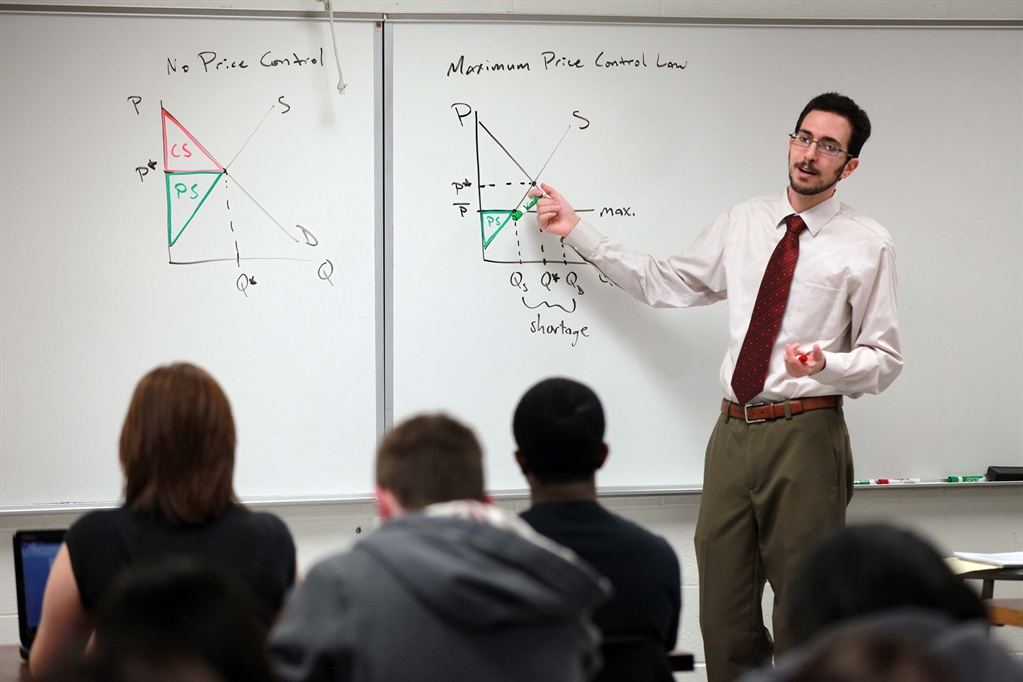 The Green & White Network Online Community - Support the College of ...