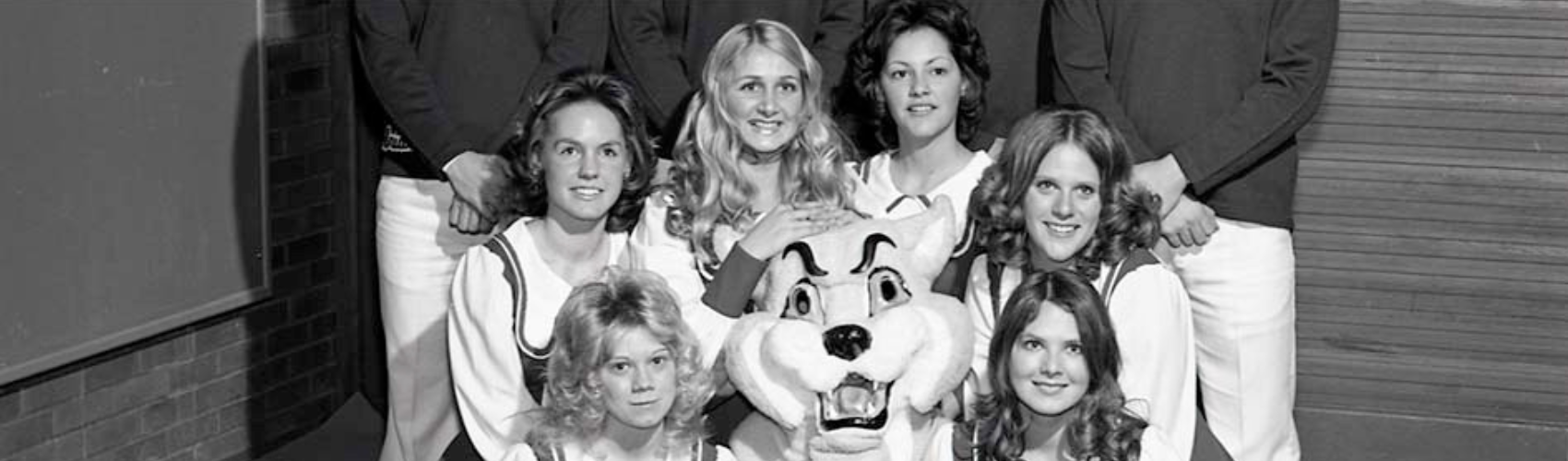 Alumni for WSU - 14. Pose with Waldo the Wildcat